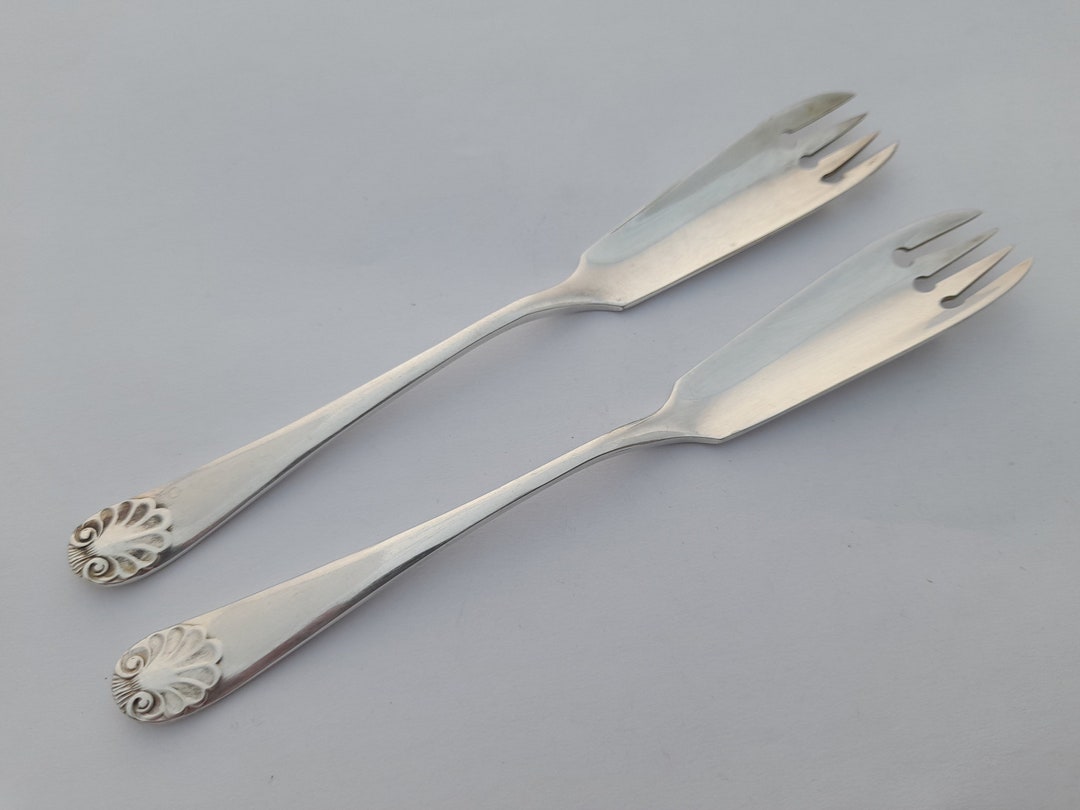 Pair of Antique Silver Plated Shell Pattern Sardine Forks Fish Serving ...