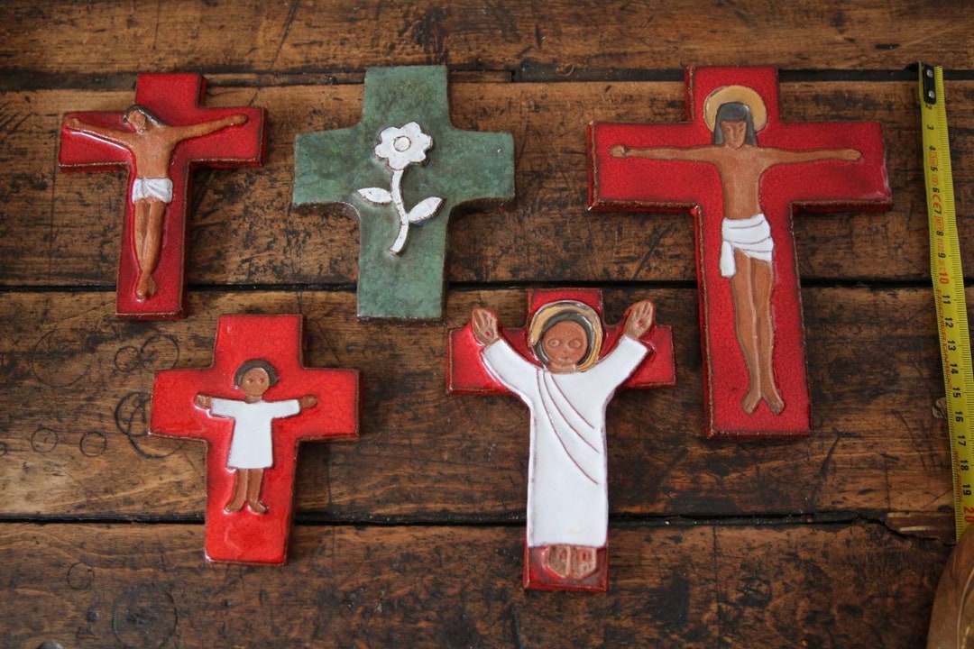 A Set of 5 Vintage Crucifixes in Ceramic wall Art Easter Crucifix Cross ...