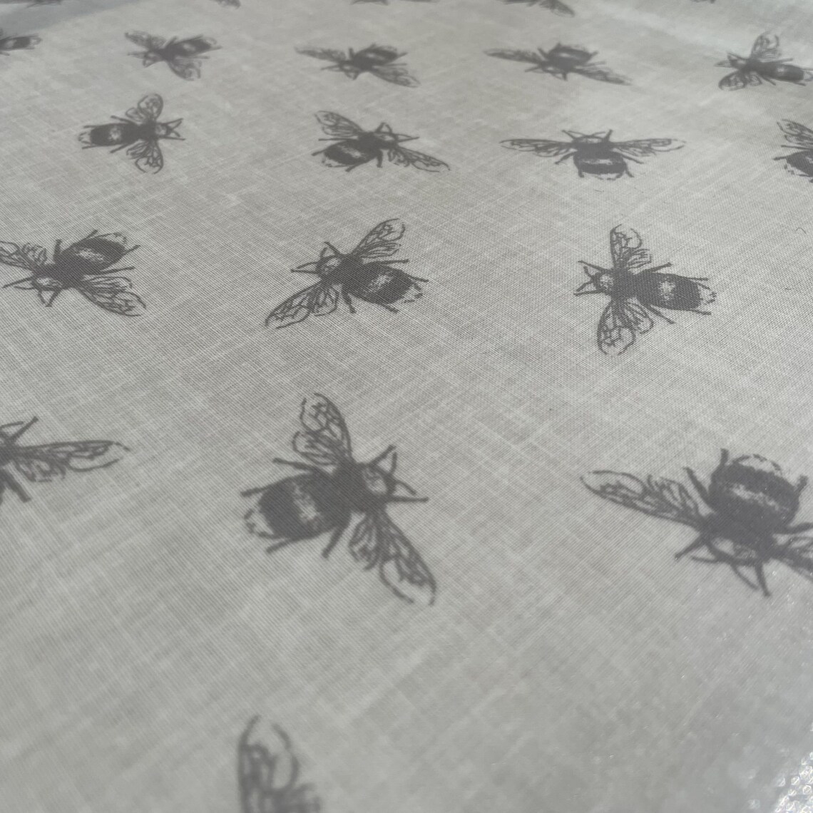 Bumble Bees Buzz Linen Print Premium Designer Table Cloth Wipe - Etsy UK
