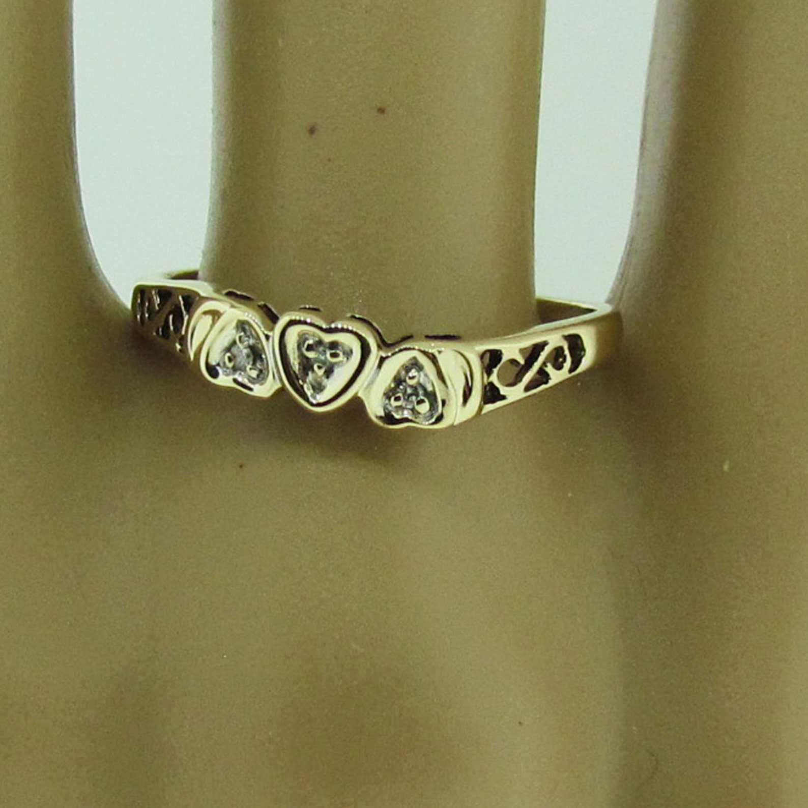 Vintage Filigree Gold Band With 3 Diamond Hearts. - Etsy