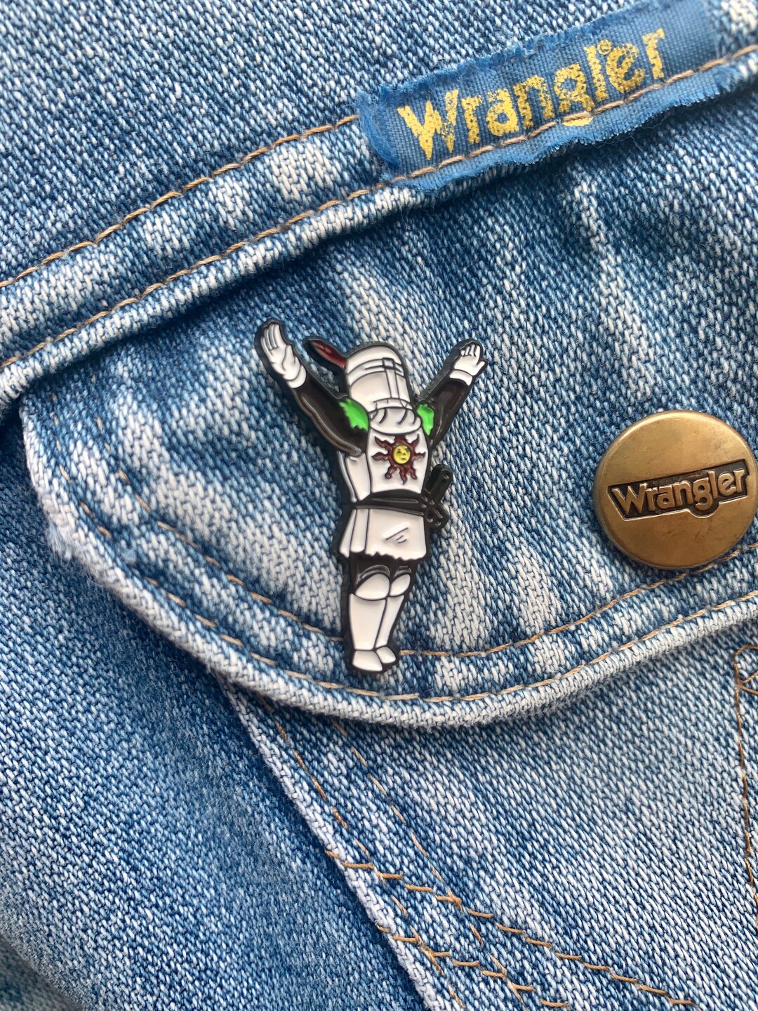 Dark Souls Pin Badge Solaire gelobt die Sonne BERSERK Brand of ...