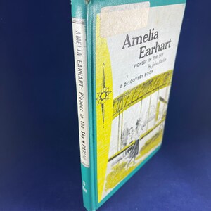 Amelia Earhart Pioneer in the Sky by John Parlin, A Discover Book 1962 ...