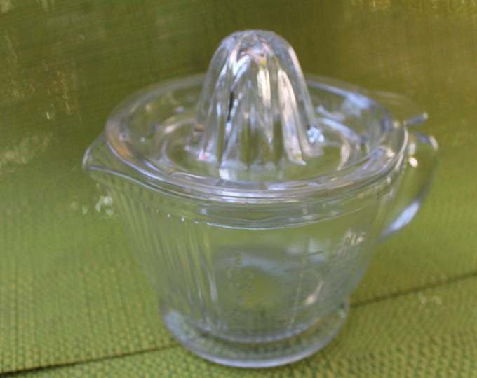Vintage Measuring /mixing Cup With Clear Glass Juicer/reamer Excellent ...