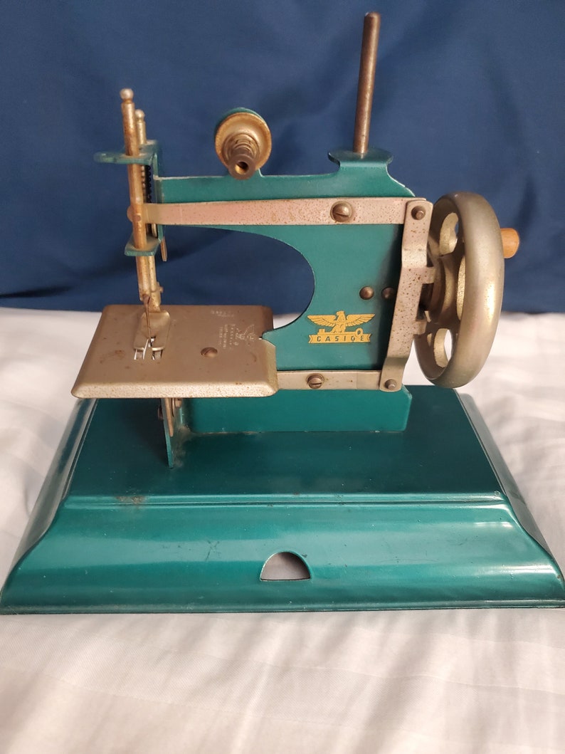 Vintage Childs Sewing Machine - Etsy