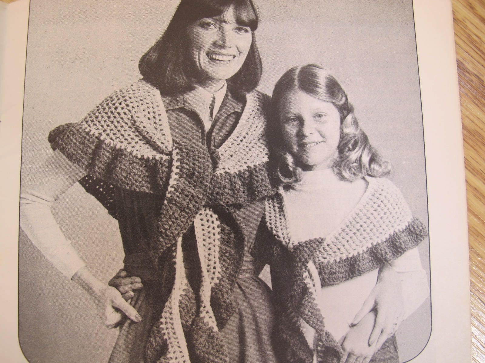Patons Shawls / Beehive Book No. 405 / Knit and Crochet Shawl - Etsy