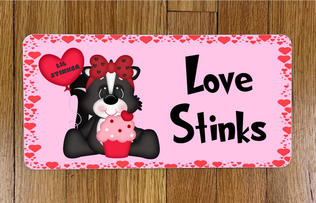 Love Stinks Wreath Sign - Etsy