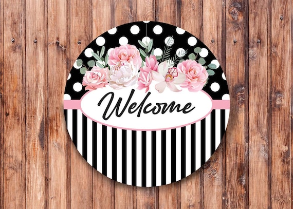 Black and White Welcome Wreath Sign - Etsy