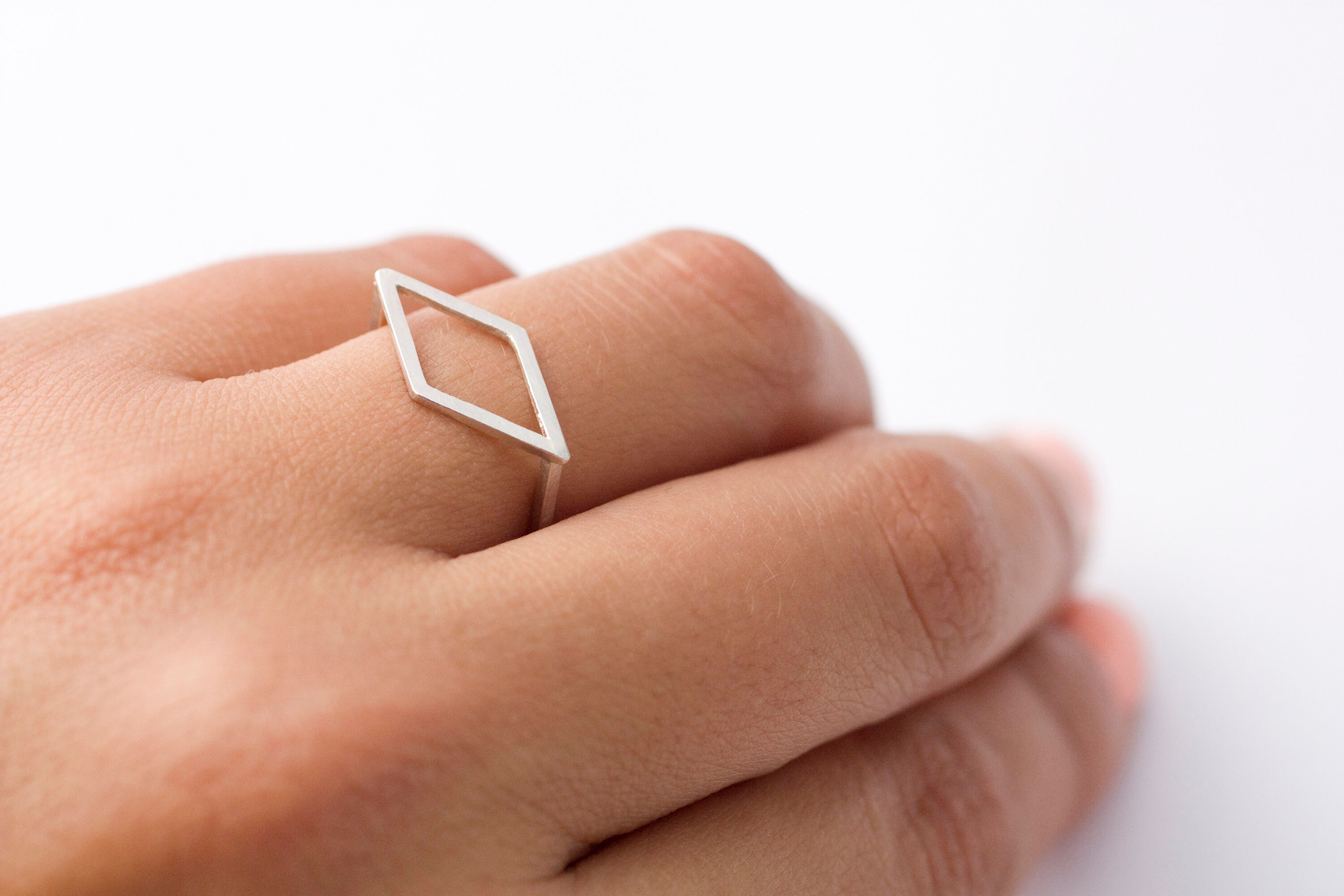 Anillo rombo. Anillo de plata. Forma geométrica. Diseño minimalista ...