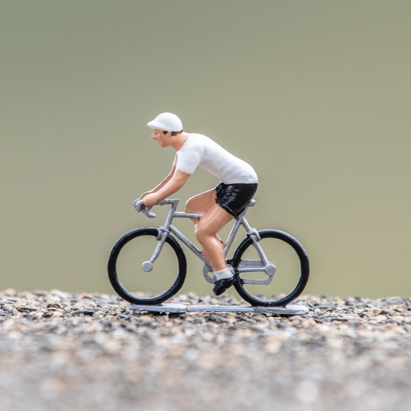 Gifts for Cyclists - 60+ Gift Ideas for 2024