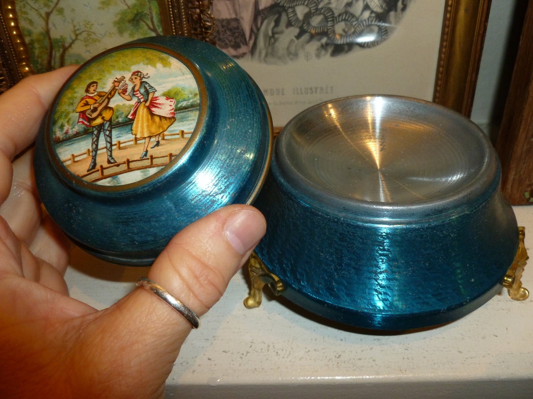 A Wonderful Vintage Powder Puff Box / Powder Puff Holder / Dresser Box ...