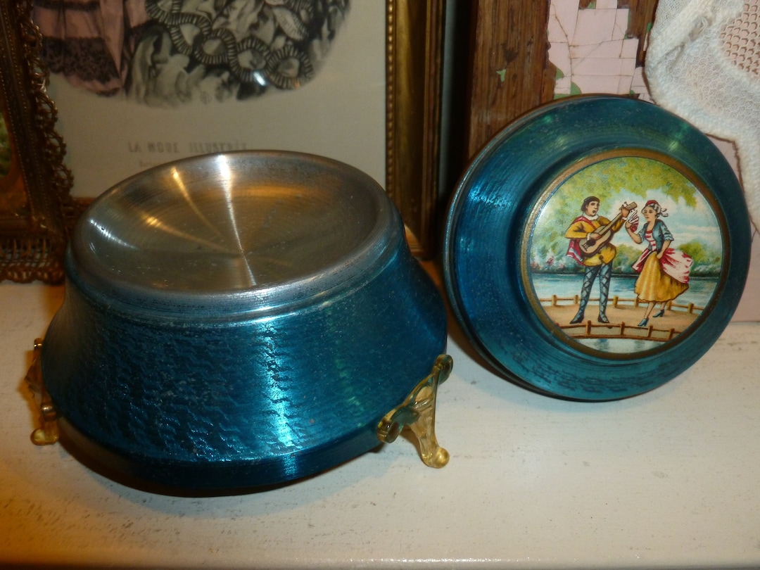 A Wonderful Vintage Powder Puff Box / Powder Puff Holder / - Etsy