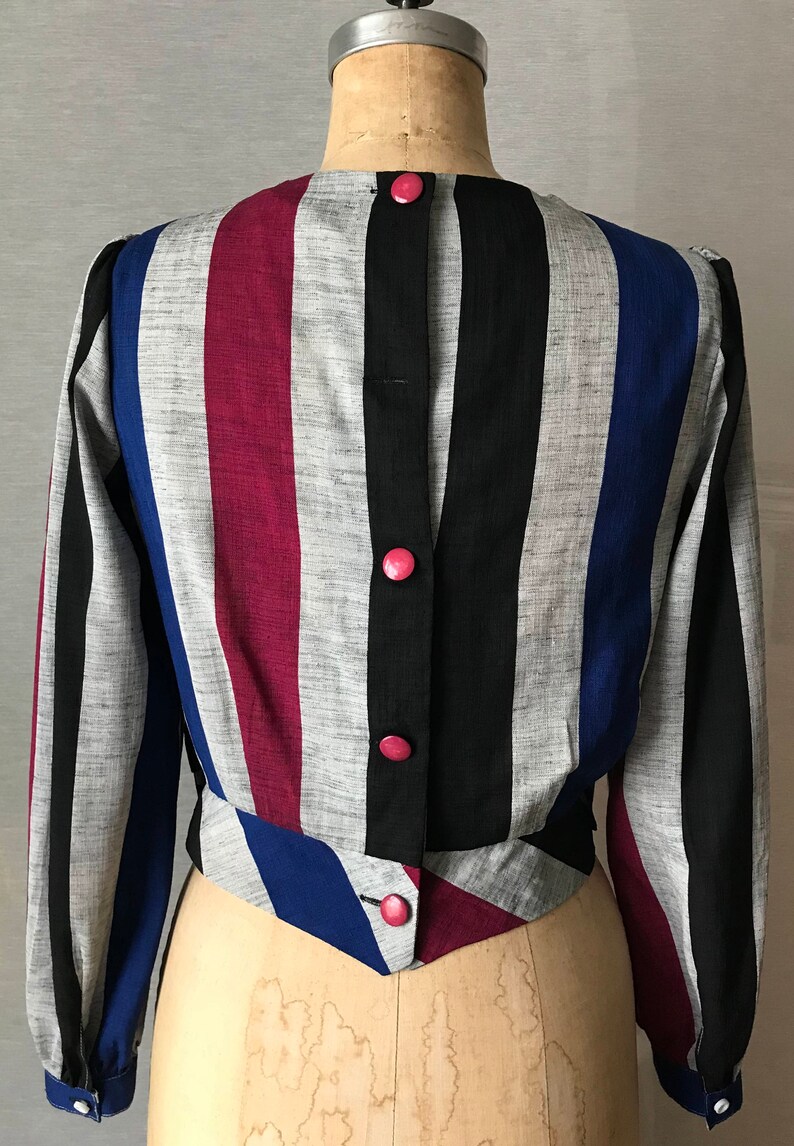 Blusa recortada a rayas vintage de los años 80 única Combínalo con ...