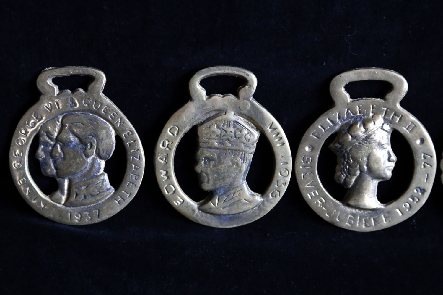Vintage Cast Brass Commemorative Royal Themed Saddle Brass Medallions ...