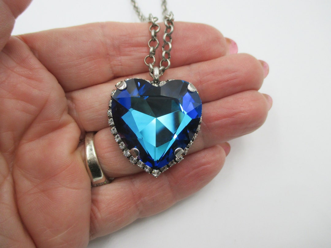 QUEEN OF HEARTS 28mm Stunning Blue Heart, Heart of the Ocean, Titanic ...