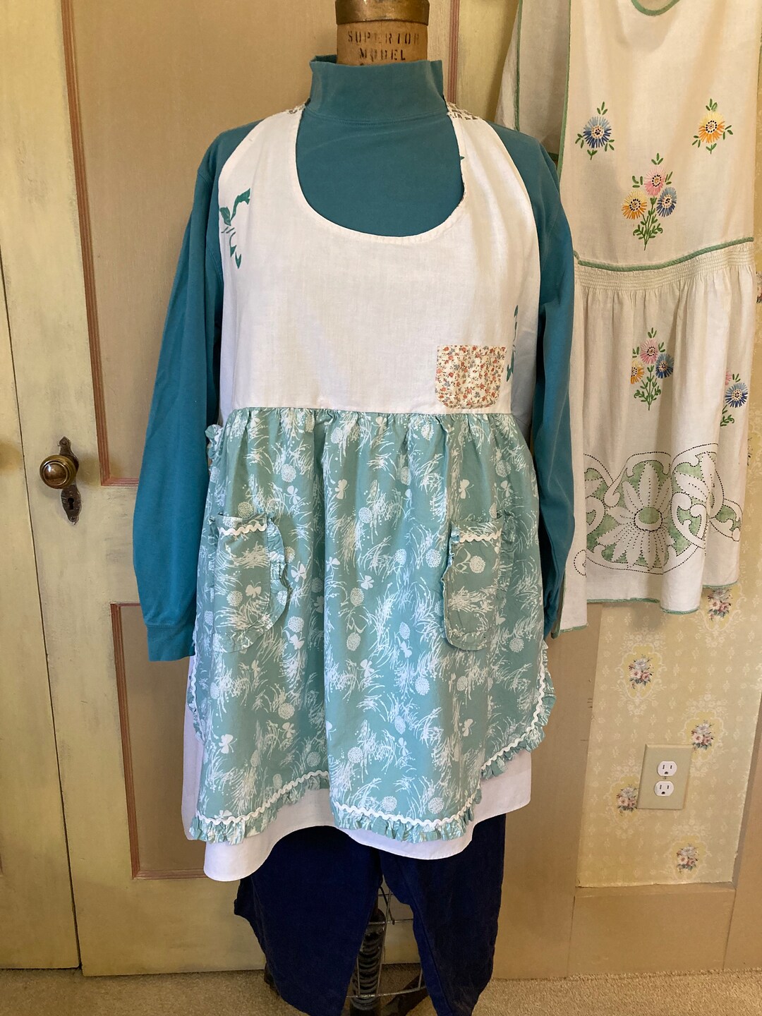 Apron XXL From Upcycled Half Apron and Vintage Tablecloth - Etsy