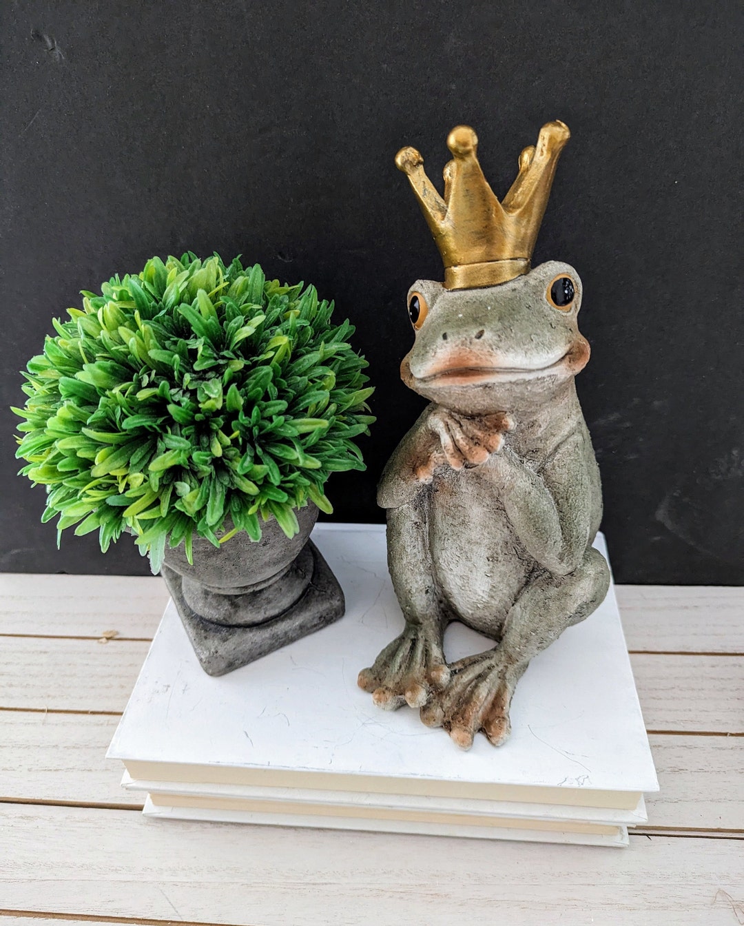 Crowned Frog Prince Figurine , Frog Garden Figurine, Frog Yard Art ...