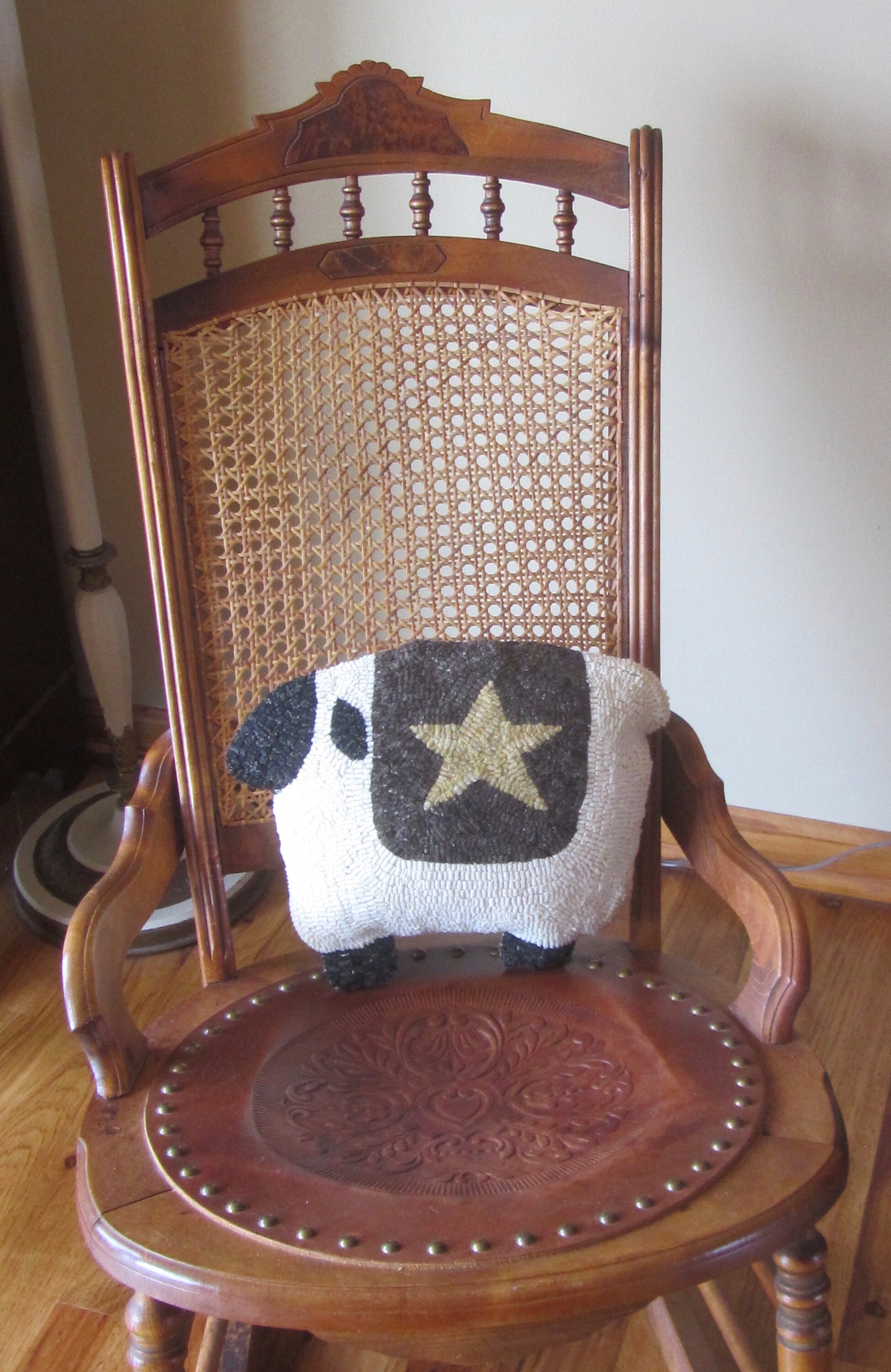 Hooked Rug Pattern for Primitive Sheep Pillow Full Size | Etsy