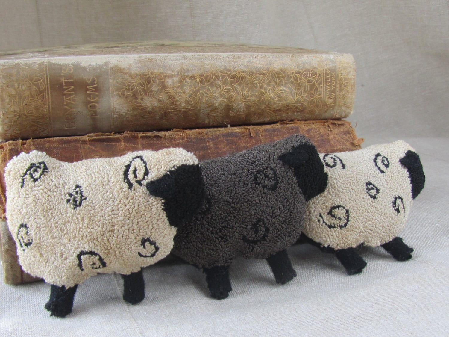 Punch Needle Pattern Black Sheep of the Family Prim Bowl - Etsy UK