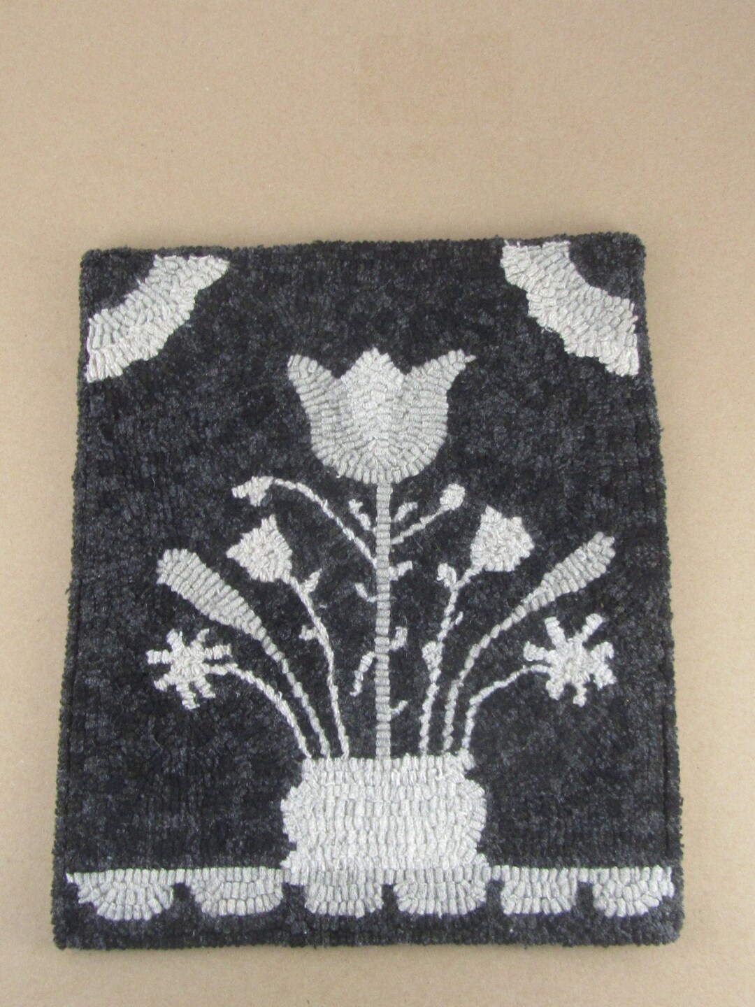 Hooked Rug Pattern for Tulip Fraktur ~ Full Size Pattern ~ Paper ...