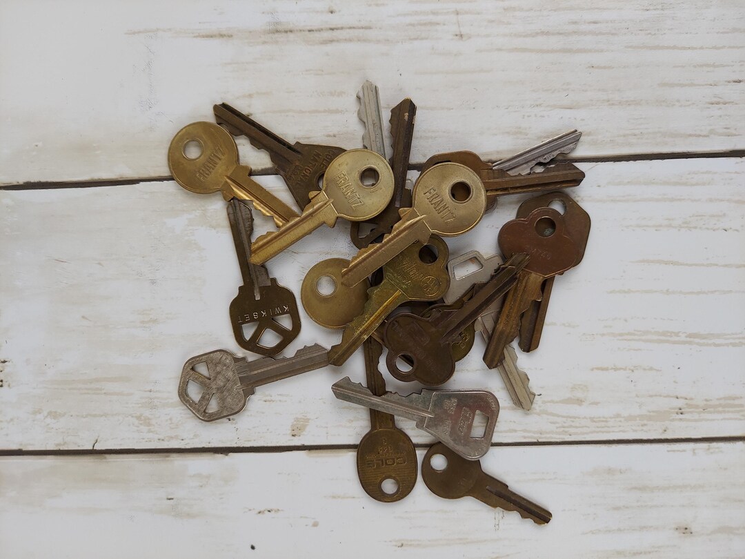 Lot of 21 Vintage Keys - Set of Old Keys for Assemblage, Jewelry Making ...