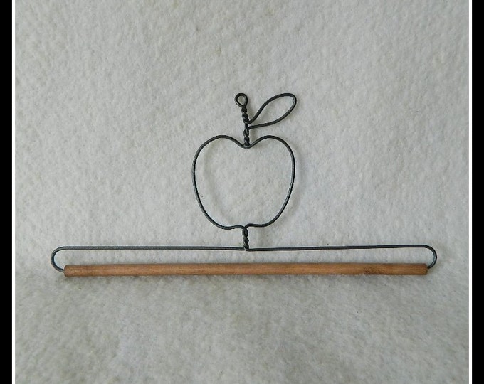 6.75 Wire Open Apple Hanger for Wool Applique, Wool Felt Kit Hanger ...