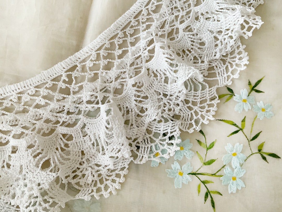 Fabulous Floppy White Vintage Hand Crocheted Linen Lace Flounce ...