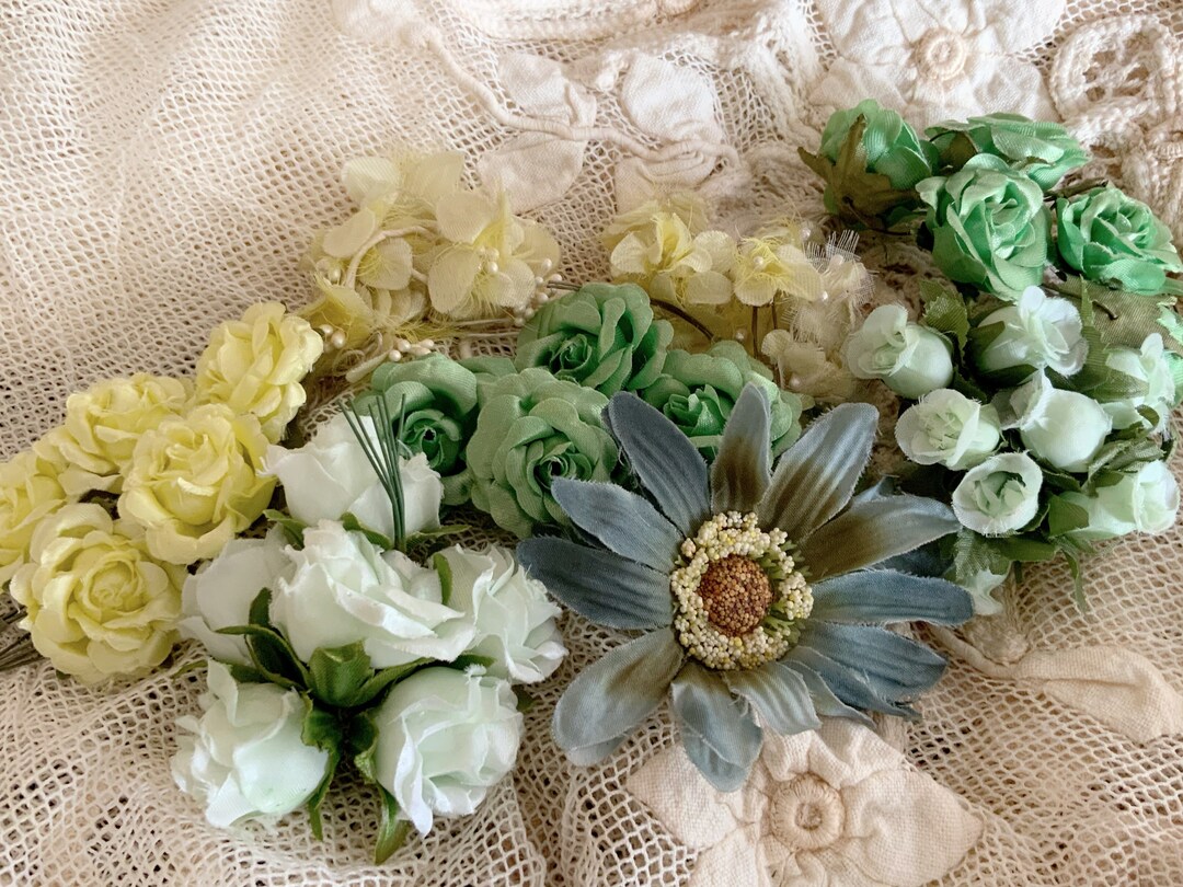 Lots of Little Bundles Small Vintage Millinery Flowers - Destash ...