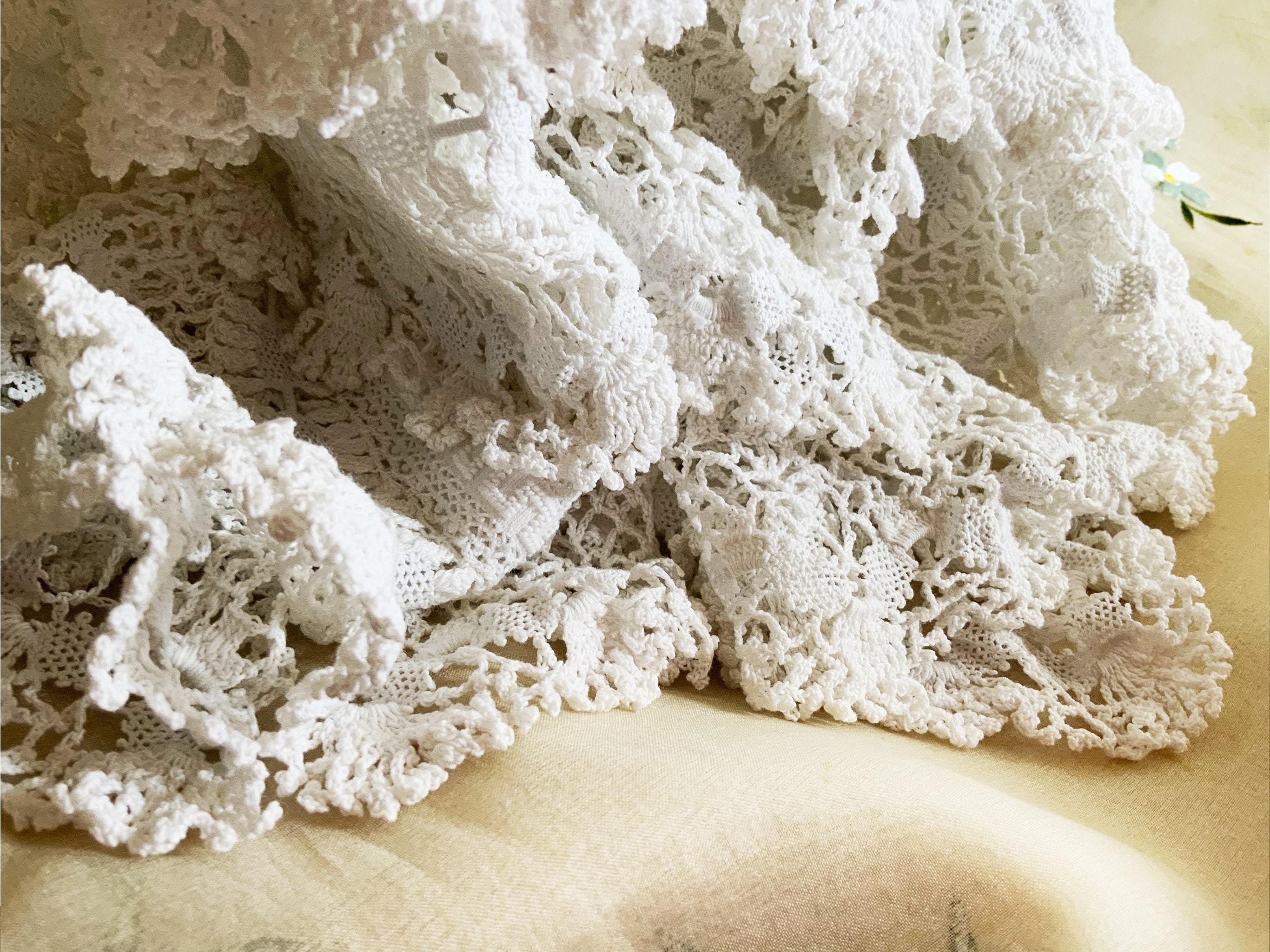 Pretty Vintage Frothy White Hand Crochet & Lace Flounce / - Etsy