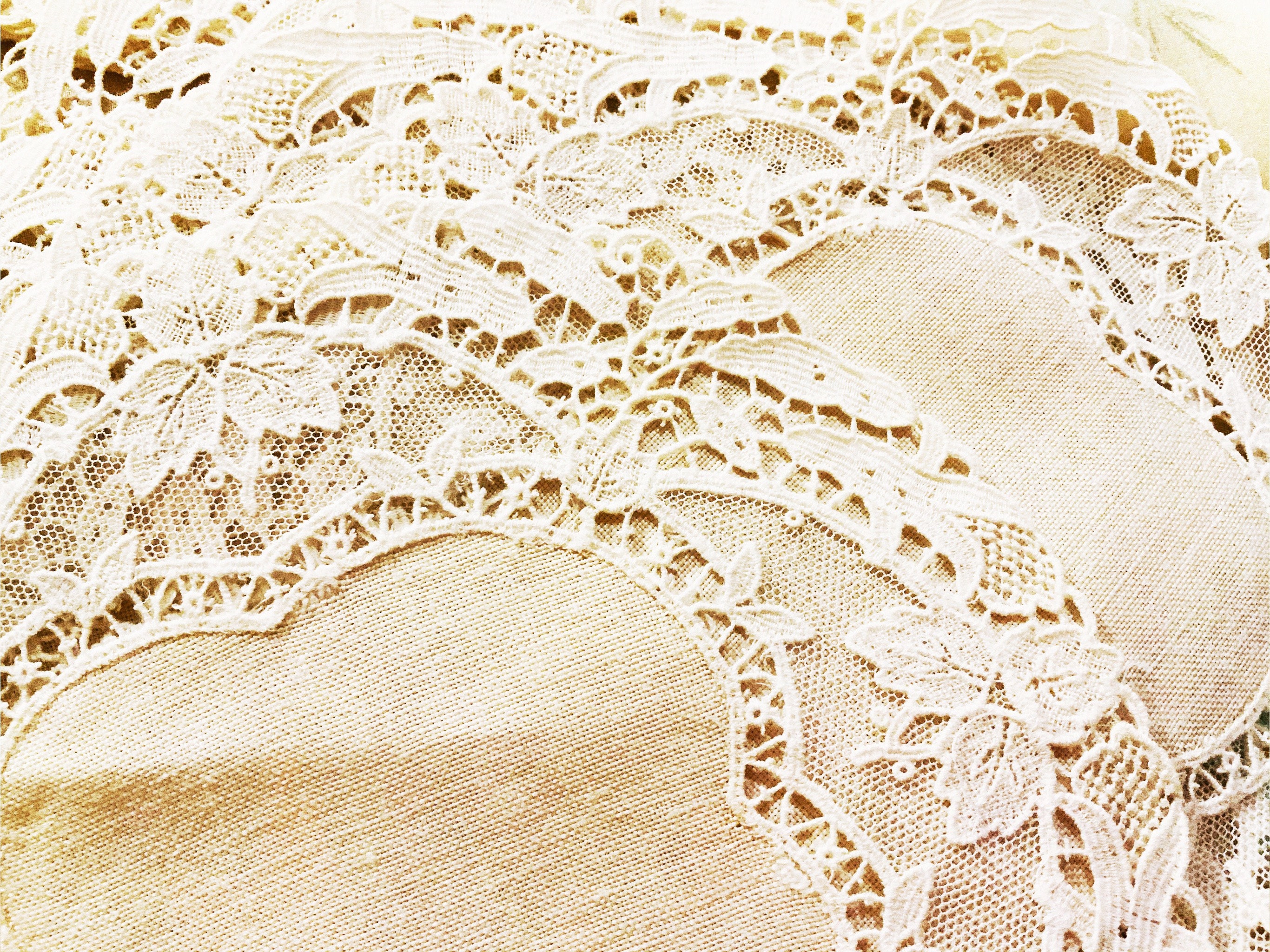 Doilies Home Décor Dressing table Mat Fine Linen Centre Pretty Vintage ...