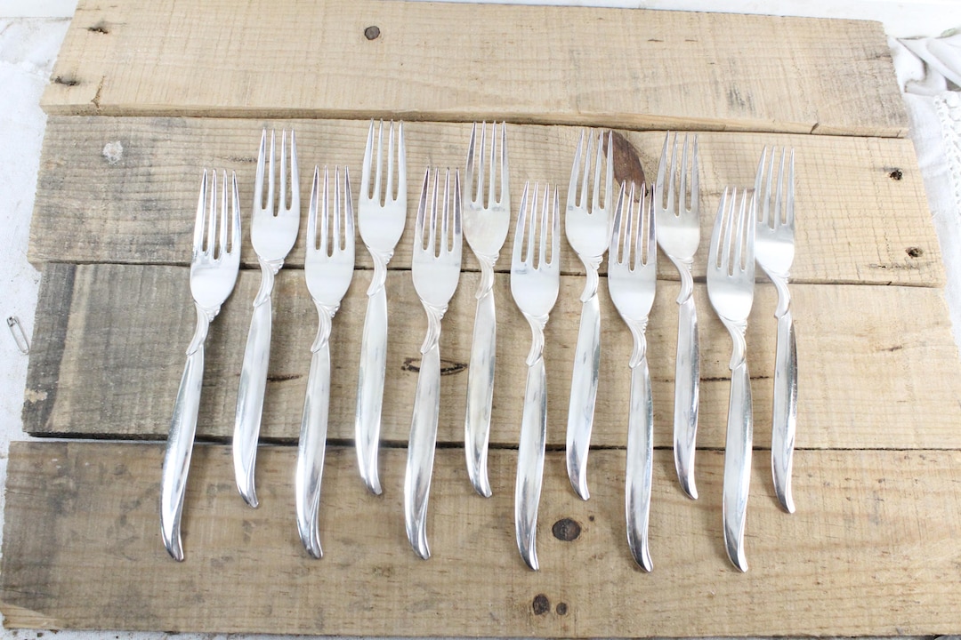 Dinner Fork, 1847 Rogers Bros, Flair Pattern, 1956 Retired, MCM Flatware, Cottage Kitchen, Sold ...