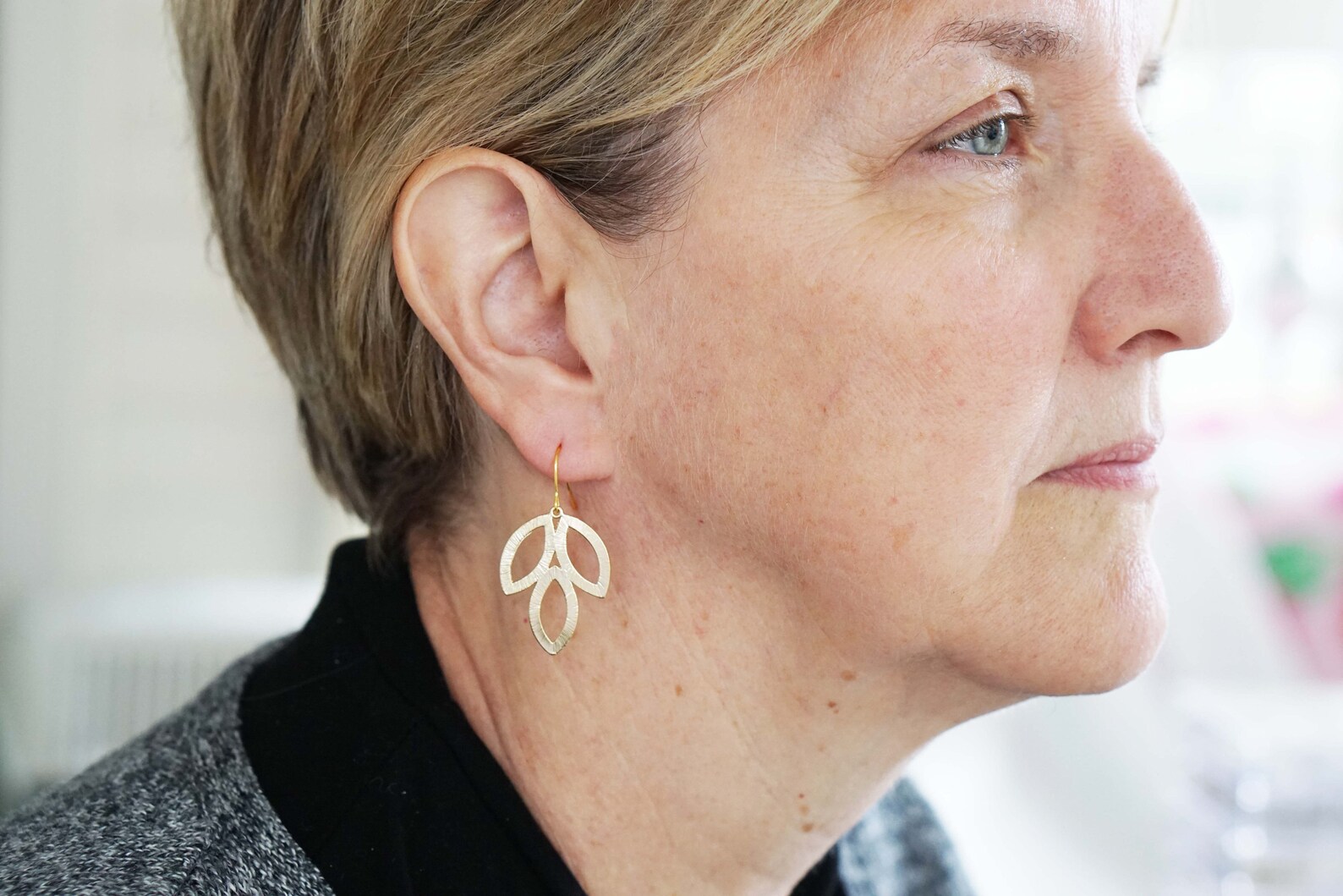 Matte Gold Leaf Textured Pendant Earrings | Etsy