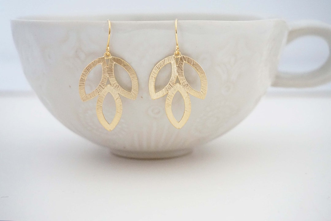 Matte Gold Leaf Textured Pendant Earrings - Etsy