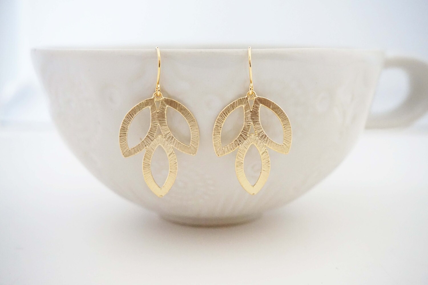 Matte Gold Leaf Textured Pendant Earrings - Etsy
