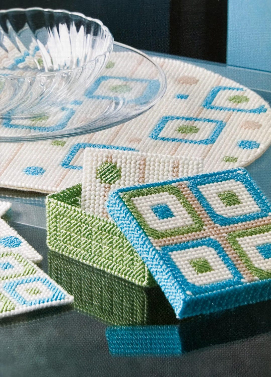 Plastic Canvas Pattern in 7 Count Retro Style Placemats With Coasters ...