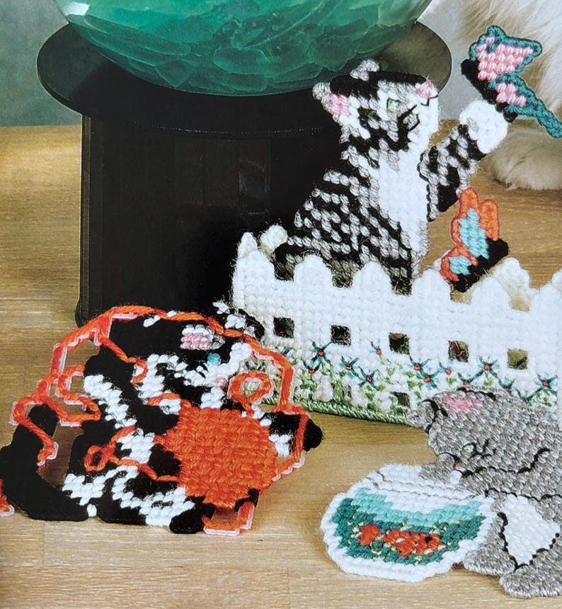 Plastic Canvas Pattern in 7 Count Curious Kitten Coasters and Holder ...