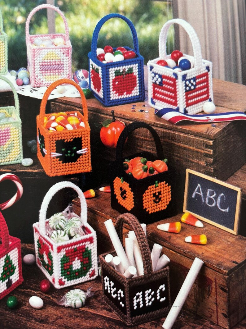 Plastic Canvas Pattern in 7 Count Special Occasions Mini Baskets Fall ...