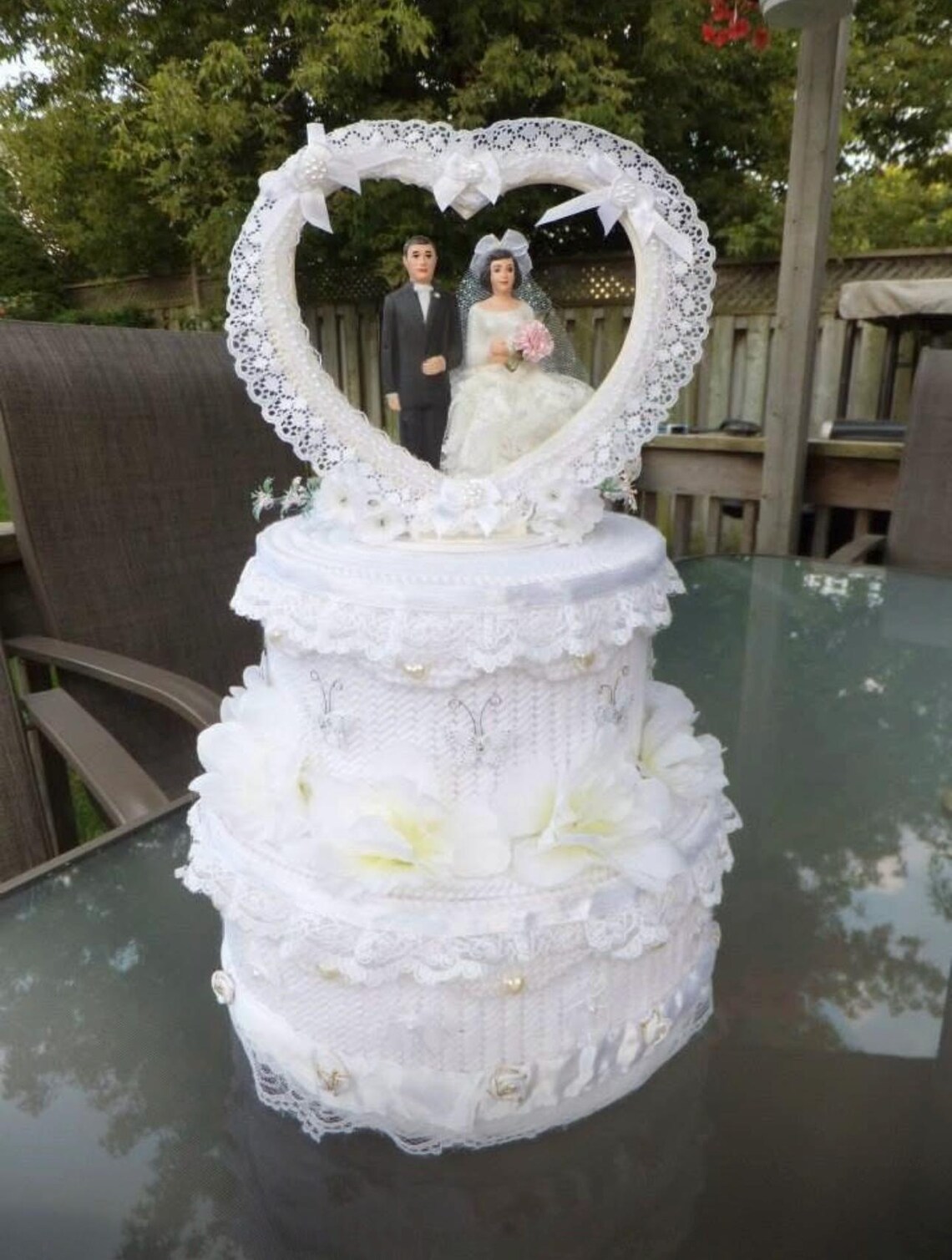 Plastic Canvas Pattern in 7 Count Wedding Cake Box Bride Groom Gift ...