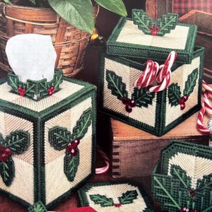 Plastic Canvas Pattern in 7 Count Beautiful Festive Holly Set Topper ...