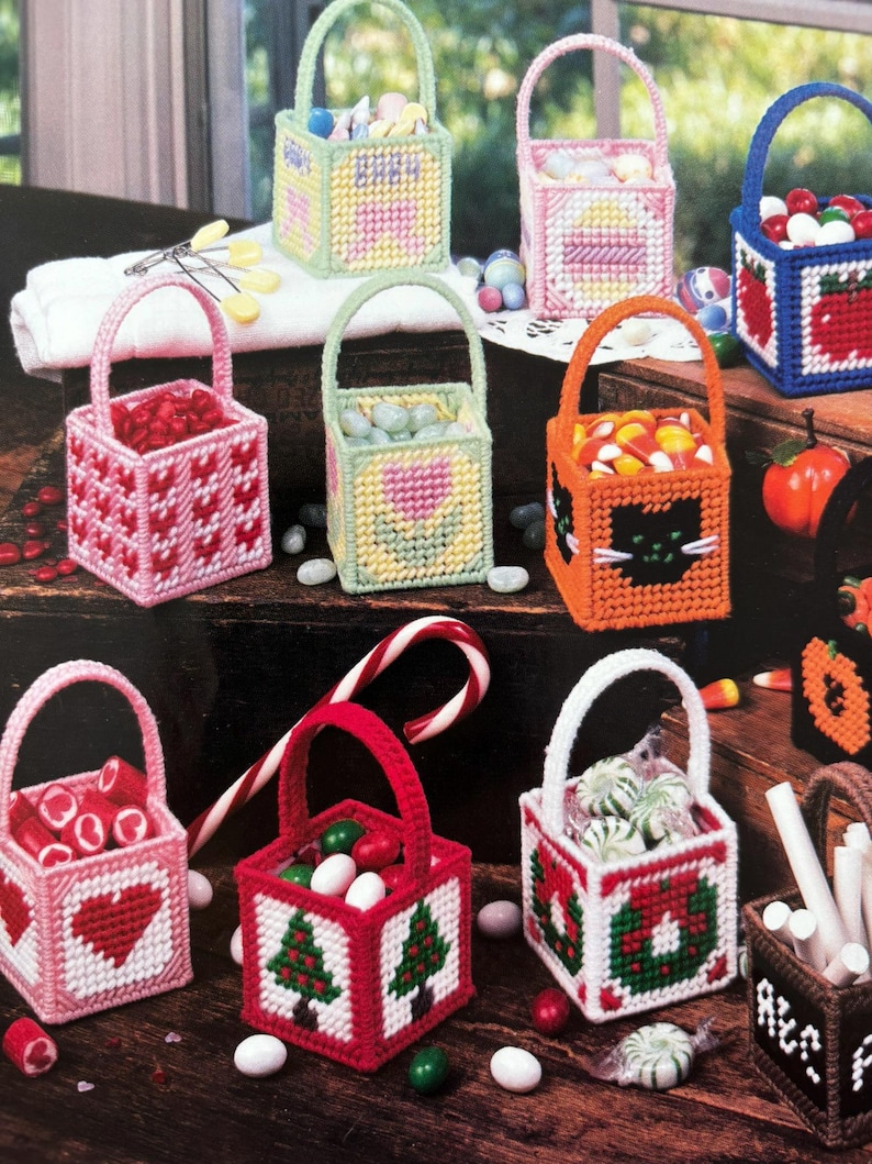 Plastic Canvas Pattern in 7 Count Special Occasions Mini Baskets Fall ...