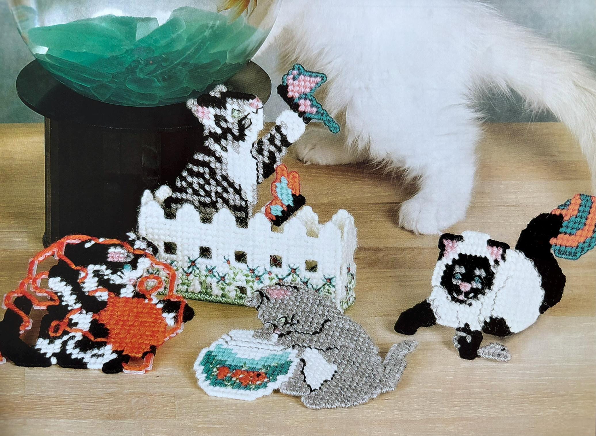 Plastic Canvas Pattern in 7 Count Curious Kitten Coasters and Holder ...