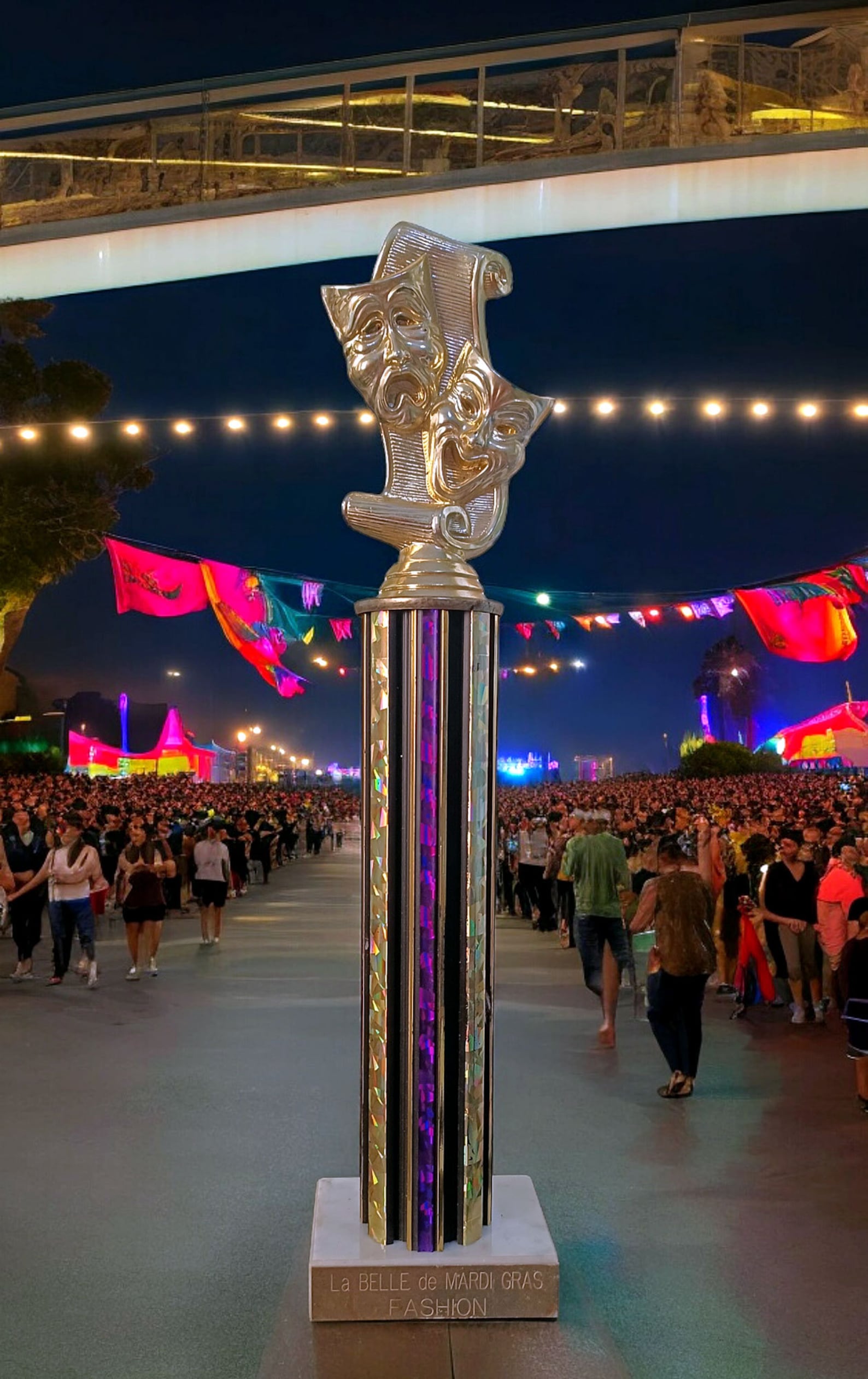 La Belle De MARDI GRAS Fashion Trophy New Orleans, Louisiana Carnival ...