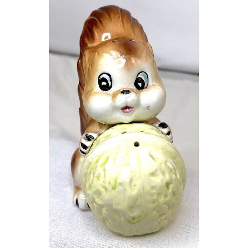 Squirrel and Walnut Acorn Nut Salt and Pepper Shaker Set Vintage Japan ...