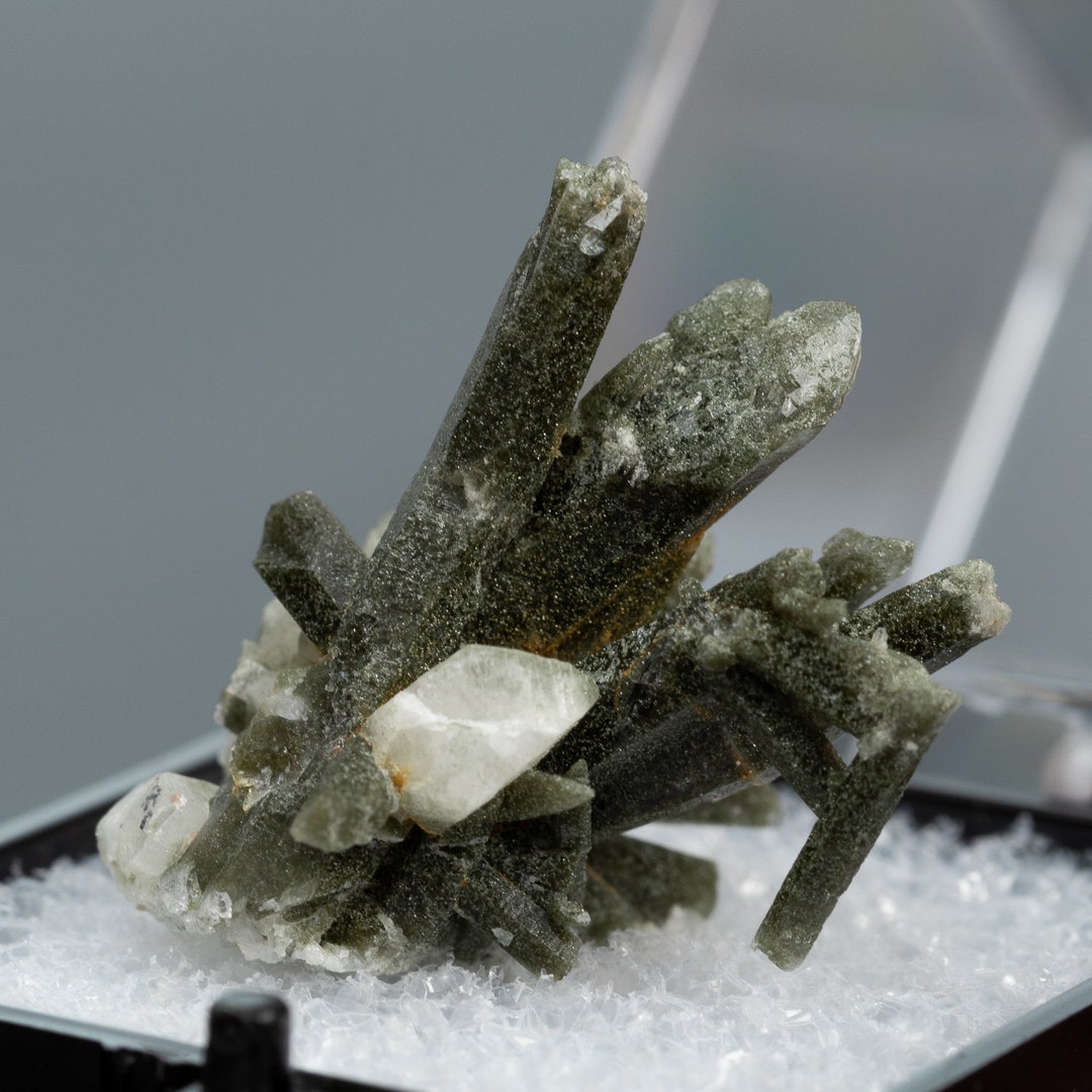 Rare Himalayan Quartz With Chlorite 20 Cts Crystal Specimen in Perky ...