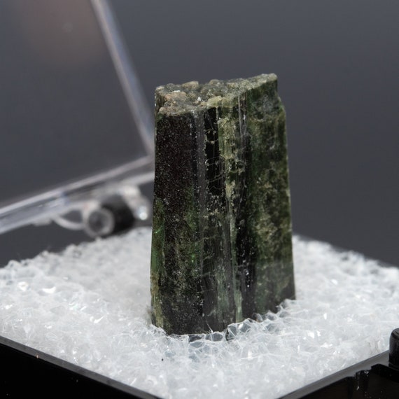 Home & Living Rocks & Geodes Home Décor AUSTRIA Green diopside crystal ...