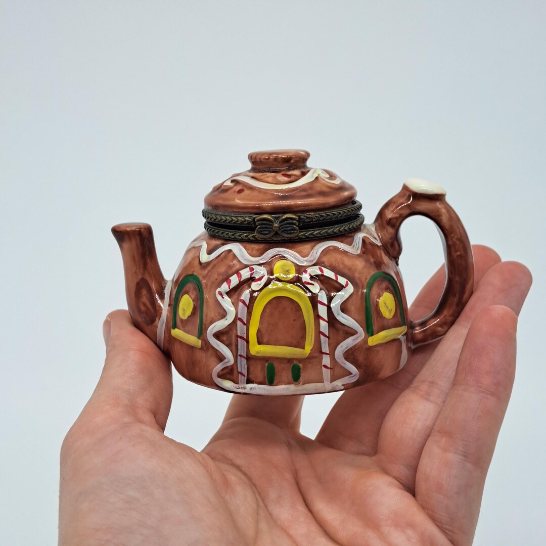 Alice in Winter Wonderland Gingerbread House Teapot Clasp Hinged ...