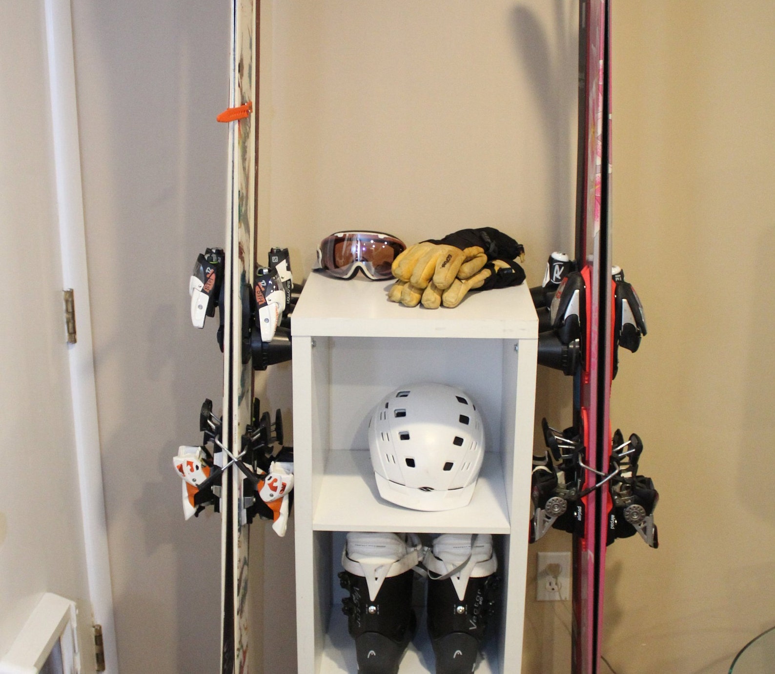 Single Button Ski Hanger: DIY Ski Rack Fixture - Etsy