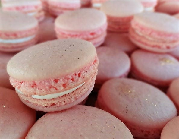 12 Pink champagne color Madagascar vanilla Macarons gold | Etsy