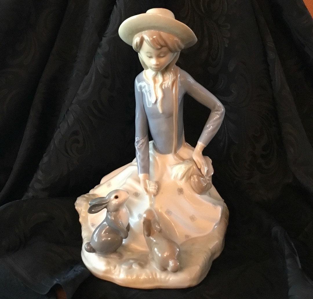 Vintage Lladro "zaphir" Porcelain "girl Feeding Rabbits" (note ...