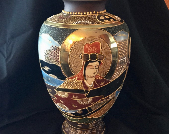 Vintage Japanese Satsuma Style Vase With Hand Painted Moriage and Gold ...