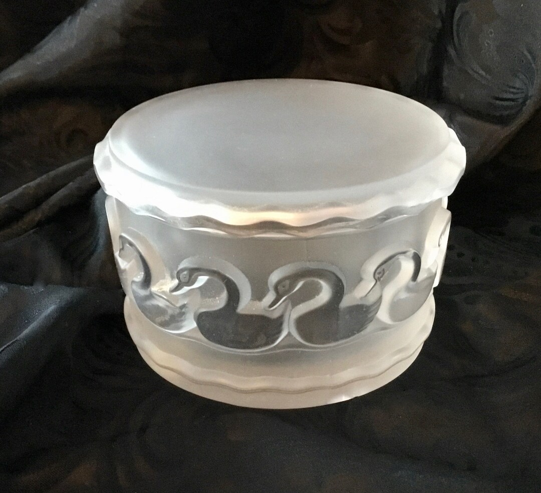 Vintage Lalique Frosted to Clear Round Crystal Covered Trinket Box With ...